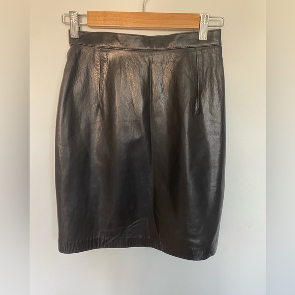 Maxima | Skirts | Vtg Black Leather Miniskirt Size 4 Made In Usa By ...